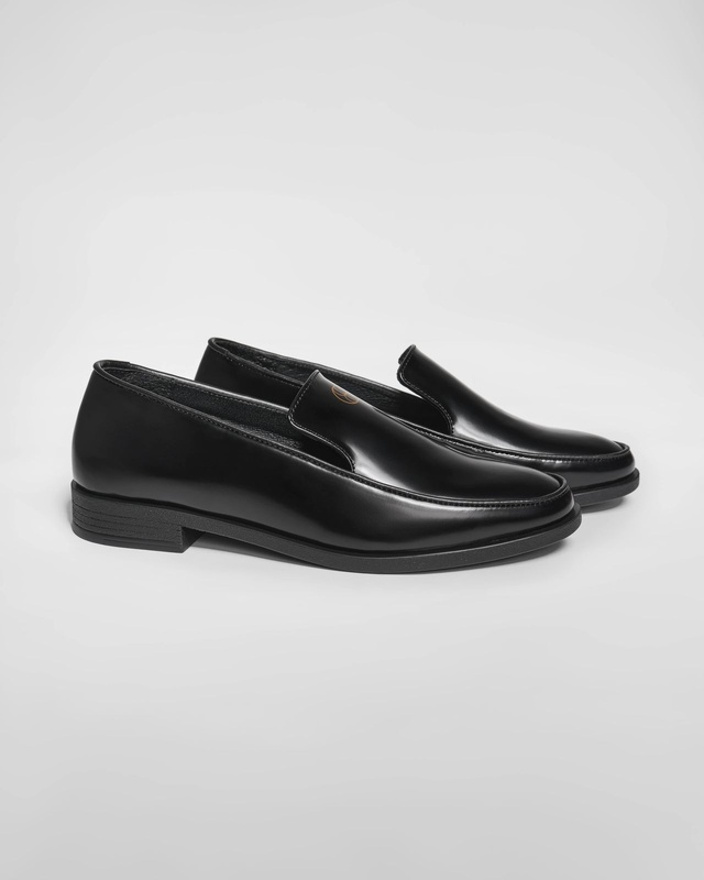 Classic Loafers THE LOGO in Patent Leather - Black | COOSH